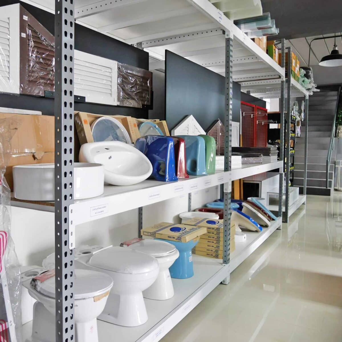 ชั้นแร็ควางโชว์สินค้าโถสุขภัณฑ์ ริมผนัง » By PN Steel Product